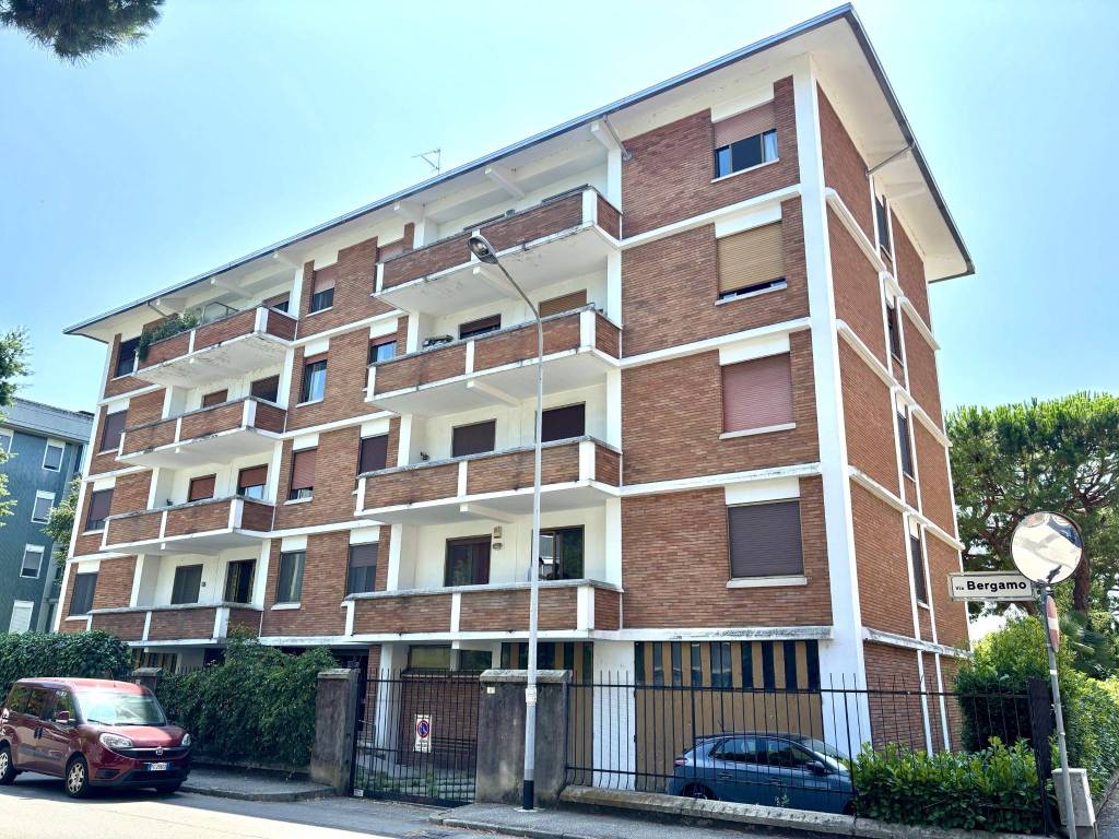 Vendita Appartamento in via Bergamo 10. Novara. Buono stato, primo ...