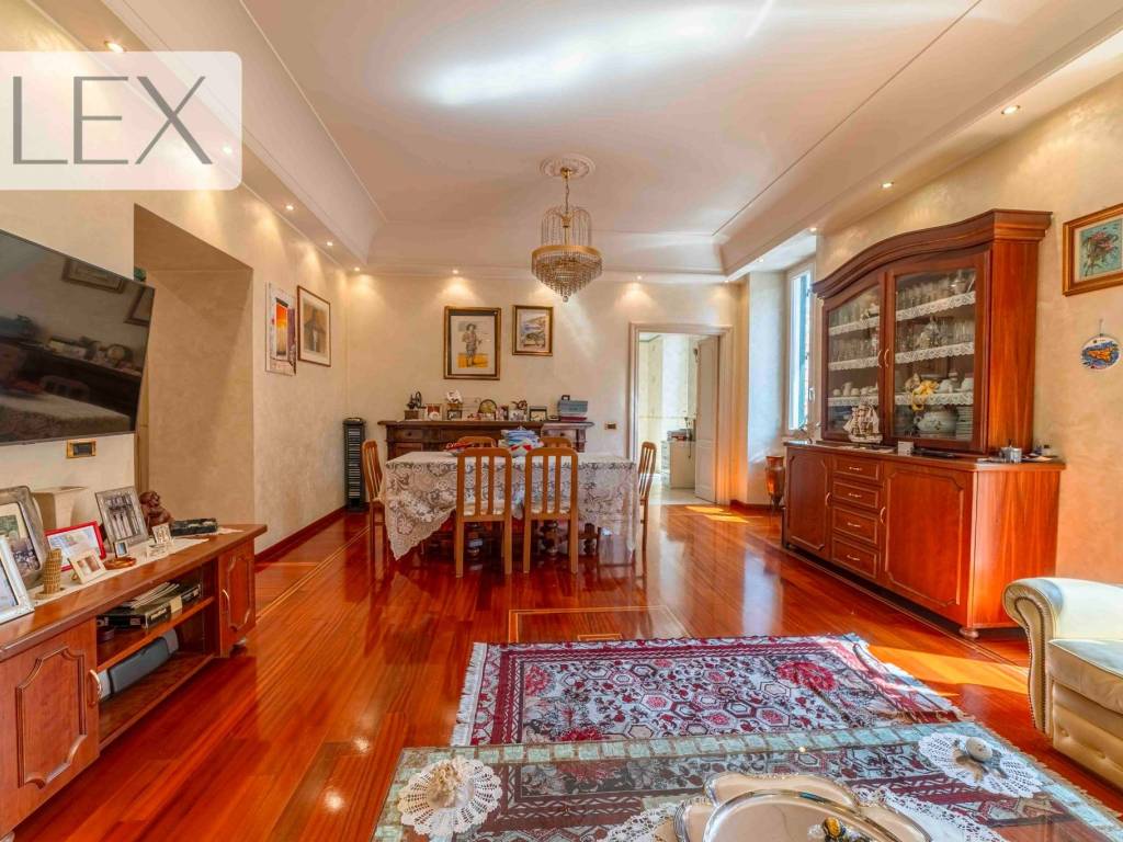 Vendita Appartamento in piazza Tuscolo. Roma. Buono stato, secondo ...