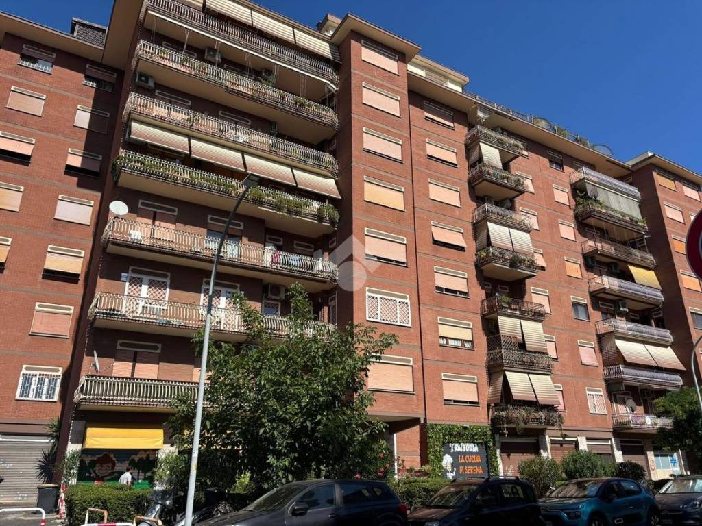 Vendita Appartamento Roma. Trilocale in via Carlo Fadda 116. Buono ...