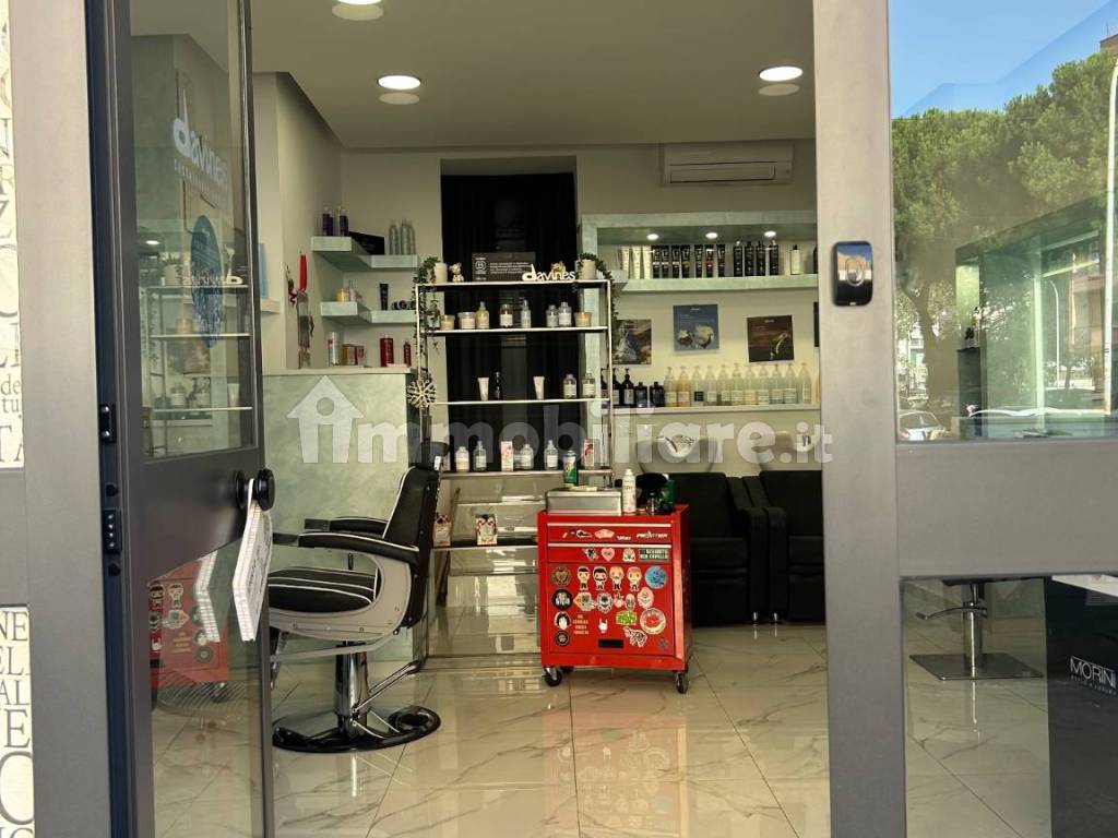 Parrucchiere - Barbiere via delle Campanule 10, Roma, Rif. 122087852 - Immobiliare.it