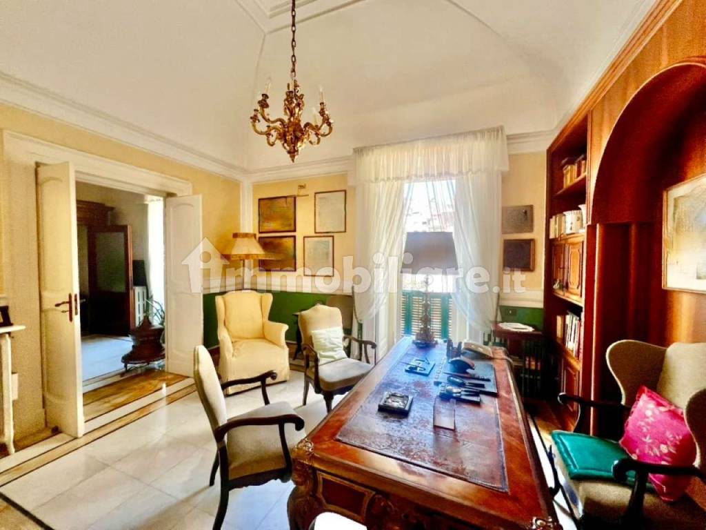 Vendita Appartamento in riviera di Chiaia. Napoli. Ottimo stato, terzo ...