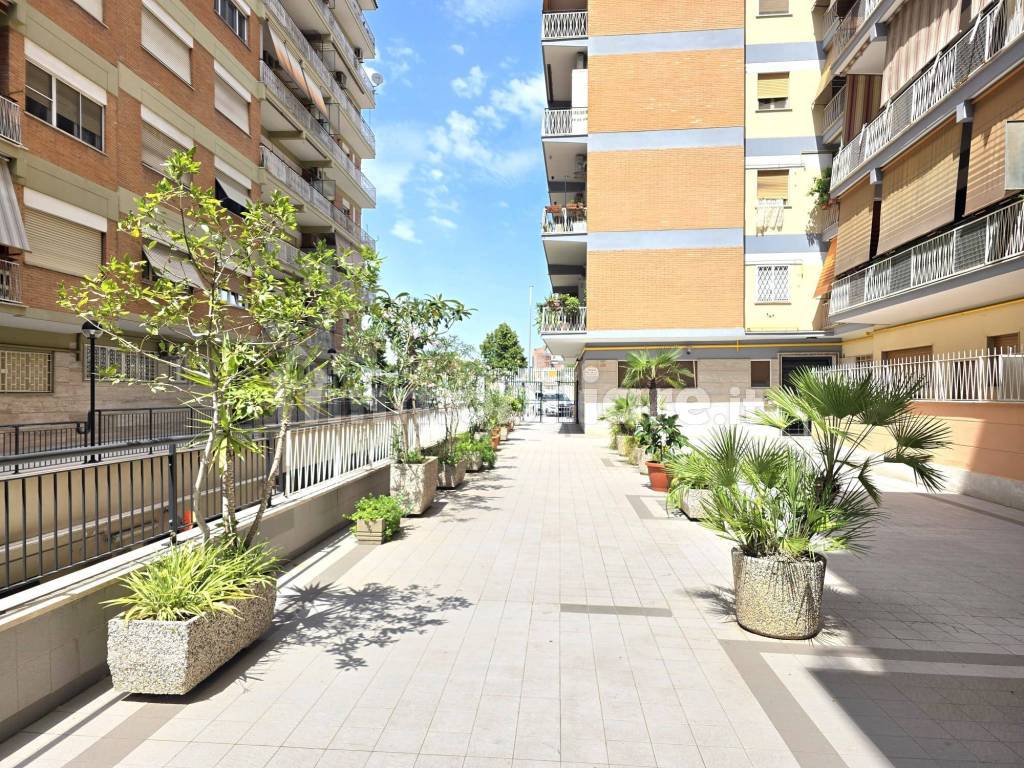 Vendita Appartamento Roma. Bilocale in via Vestricio Spurinna 105. Buono stato, primo piano, con ...