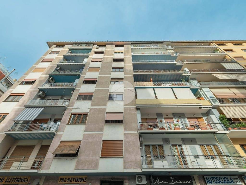 Vendita Appartamento Roma. Trilocale in via Renzo Rossi 21. Buono stato ...