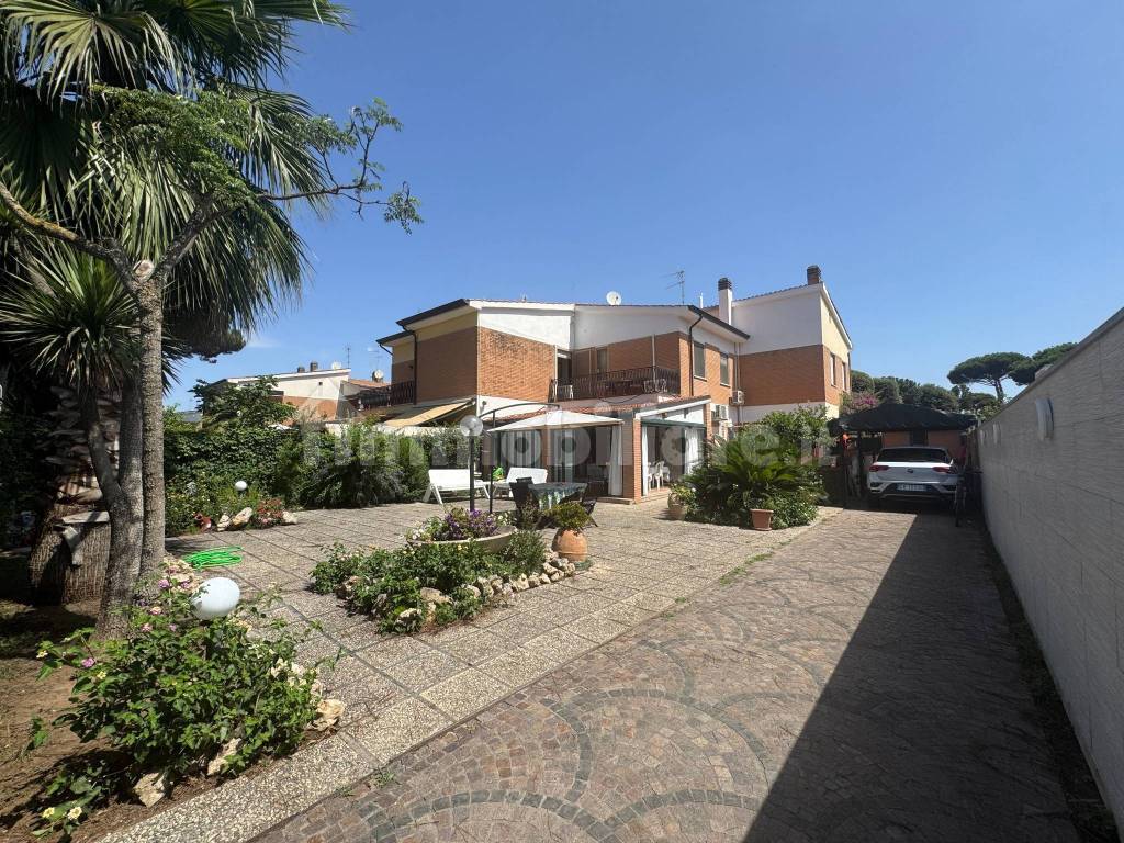 Sale Two-family villa in via Terracina 176 San Felice Circeo. Good ...