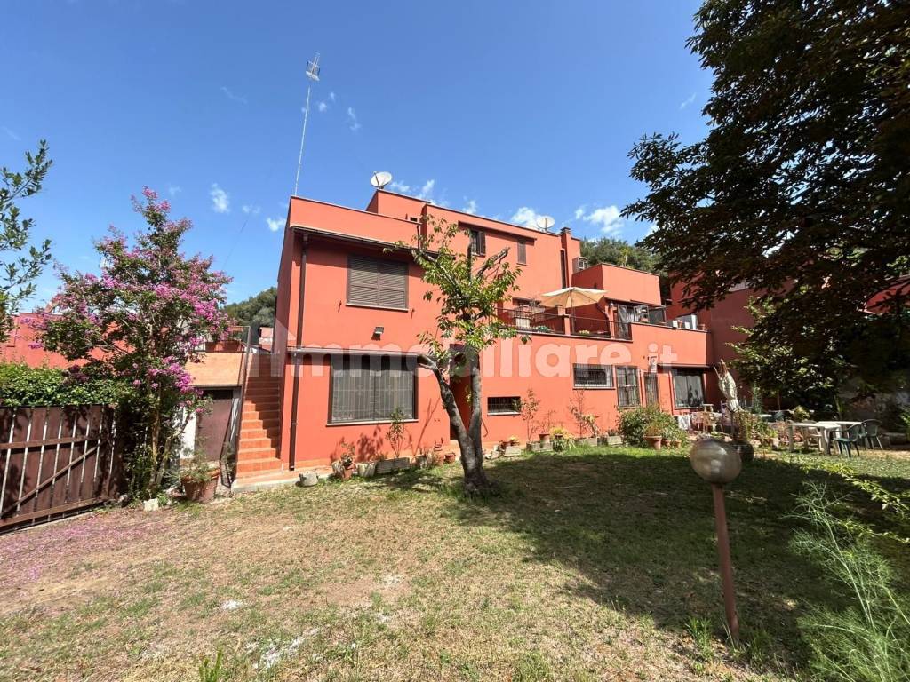 Vendita Villa bifamiliare in via Trionfale 6751 Roma. Da ristrutturare ...
