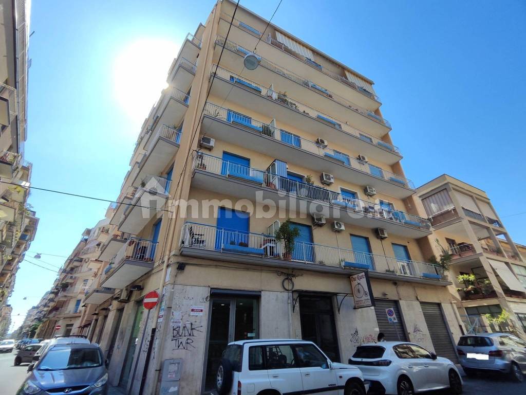Vendita Appartamento in via Vittorio Emanuele Orlando. Catania. Buono ...