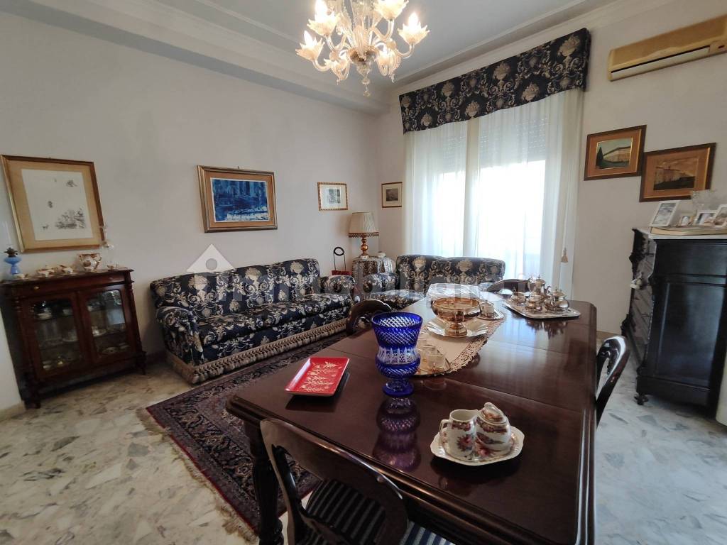 Vendita Appartamento in via Vittorio Emanuele Orlando. Catania. Buono ...