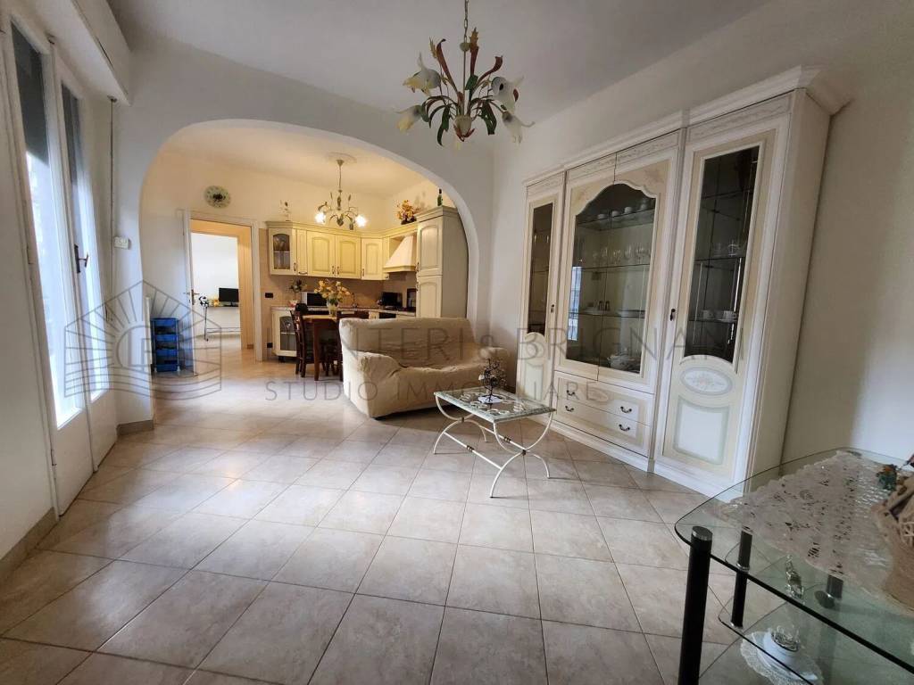 Vendita Appartamento Ventimiglia. Trilocale in via Sir Thomas Hanbury ...
