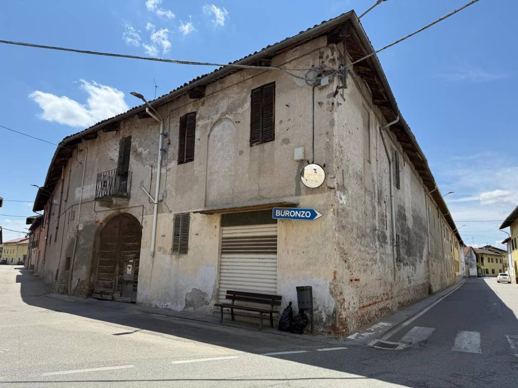 Palazzo - Edificio via Roma 7, Arborio, Rif. 122393880 - Immobiliare.it