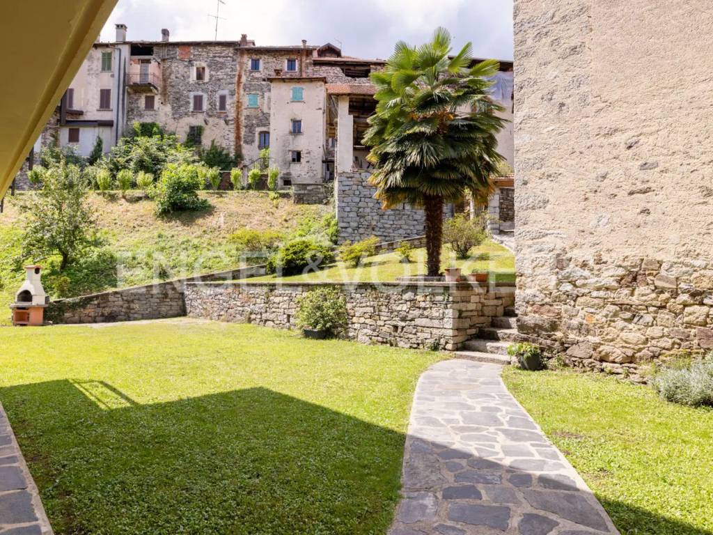 Vendita Villa unifamiliare in via Fusarelli Madonna del Sasso. Buono ...