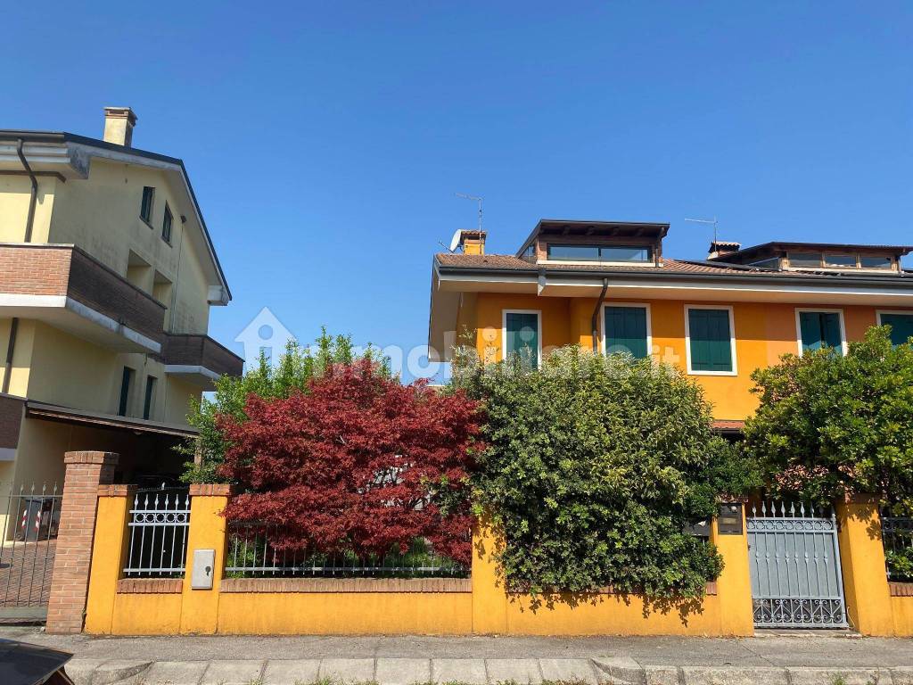 Sale Two-family villa in via Antonio Canova 28 Veggiano. Good condition ...