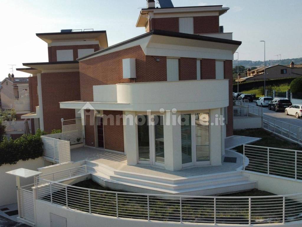 Vendita Villa unifamiliare in via Fratelli Bandiera 7 Montecosaro ...