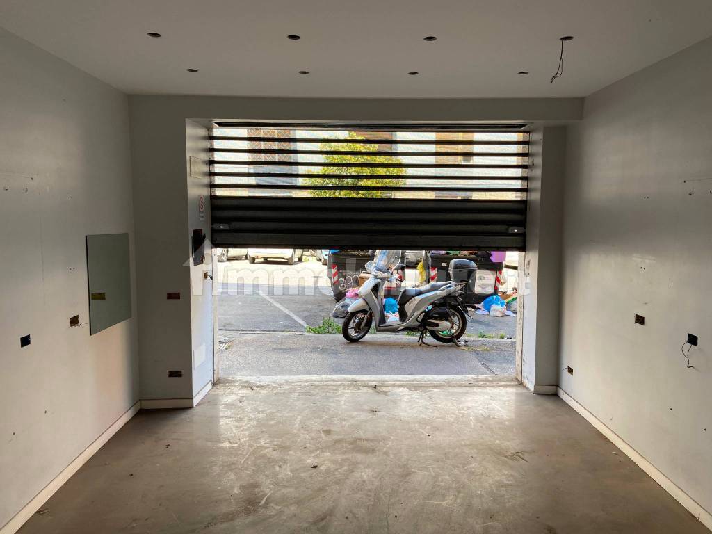 Attività commerciale via Paola Falconieri 103, Roma, Rif. 122609022 ...