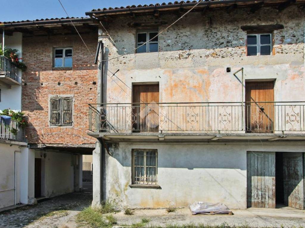 Vendita Rustico in via Roma 35 Tavagnacco. Da ristrutturare, posto auto ...
