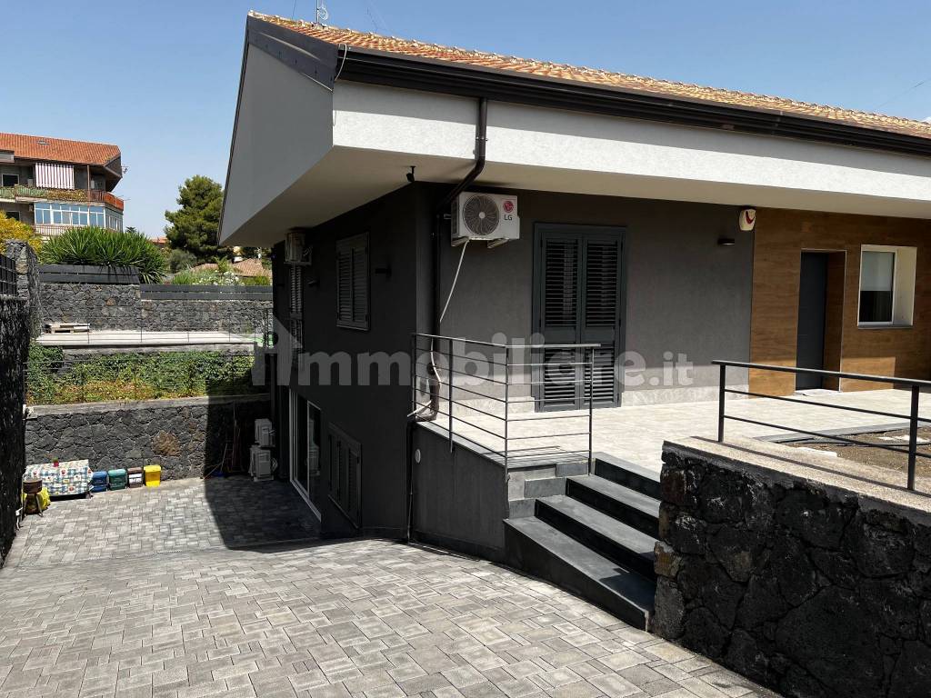 Sale Two-family villa in via Roma 246 Mascalucia. New, parking space ...