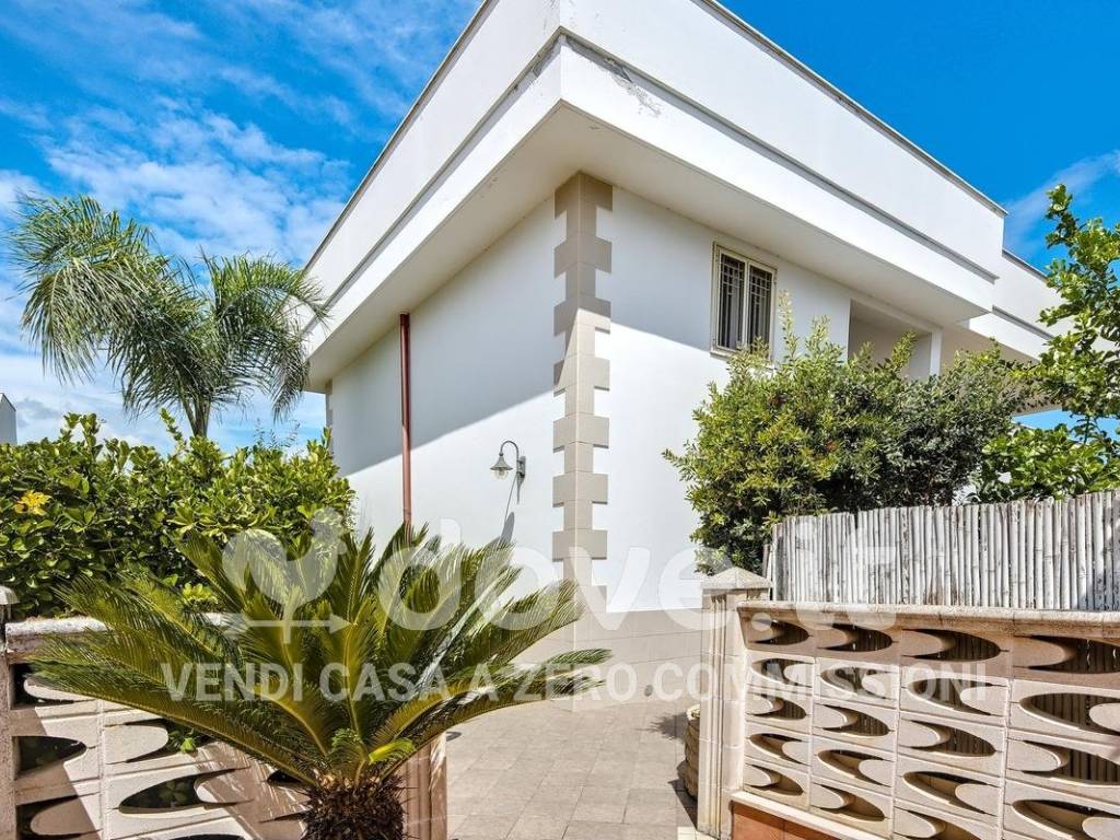 Vendita Villa unifamiliare in Ss16 KM 788 Giovinazzo. Buono stato, con terrazza, riscaldamento ...