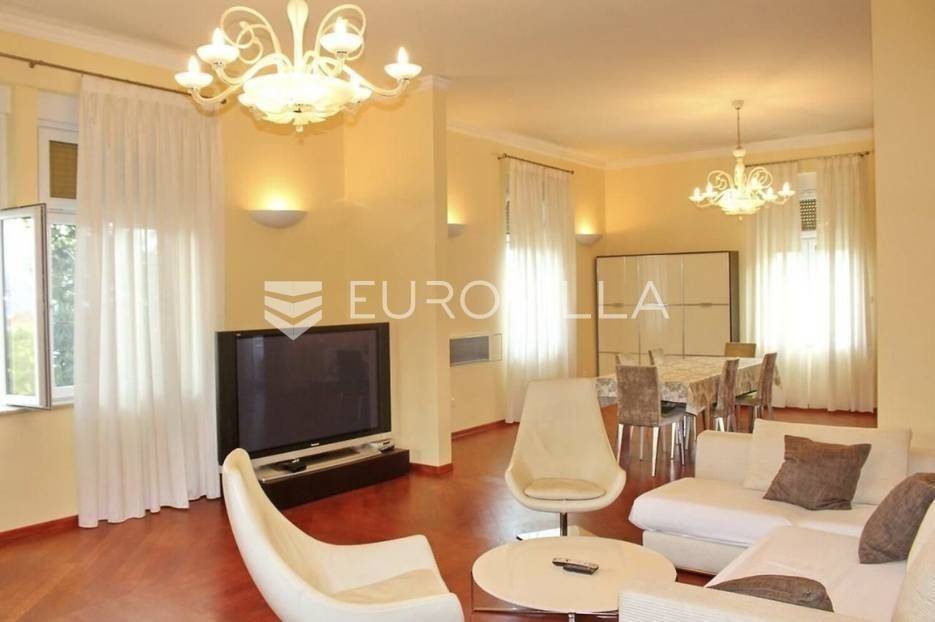 Sale Apartment Opatija. 2-room flat, Second floor, ref. 107027931