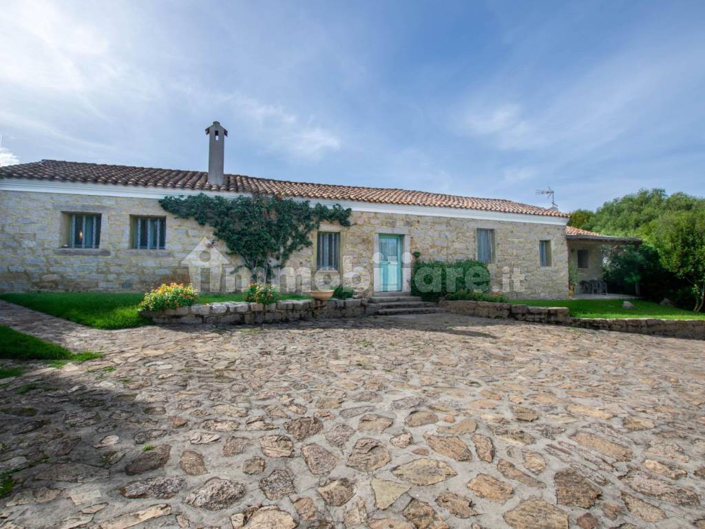 Vendita Villa unifamiliare in Sp73 Arzachena. Ottimo stato, posto auto ...