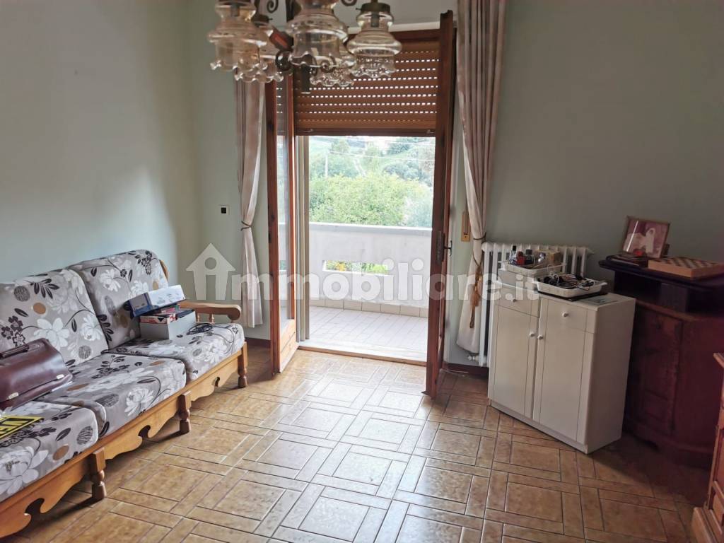 Vendita Appartamento in via Roma 41. San Costanzo. Buono stato, su più ...