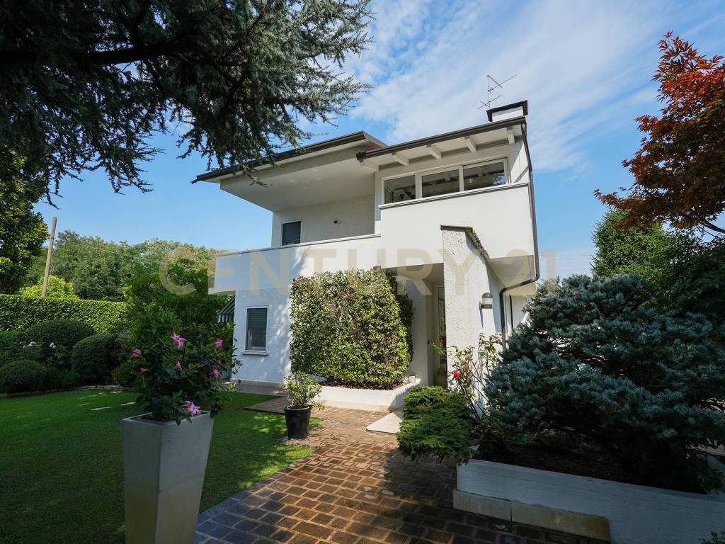 Vendita Villa unifamiliare in via F. Petrarca 11 Legnago. Ottimo stato ...