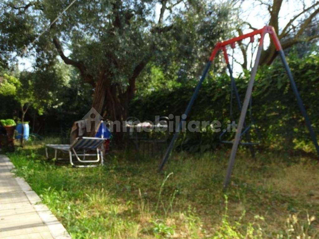 Vendita Villa bifamiliare Montale. Buono stato, posto auto, con ...