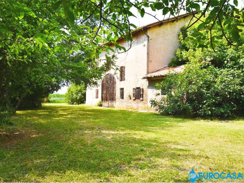 Vendita Rustico in via Roma Carpi. 600 m², rif. 99908890