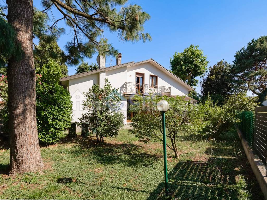 Vendita Villa unifamiliare in via della Rosa 17 Segrate. Da ...