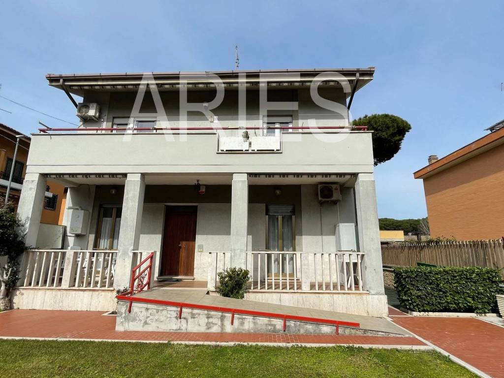 Vendita Appartamento Roma. Trilocale in viale dei Promontori 167 ...