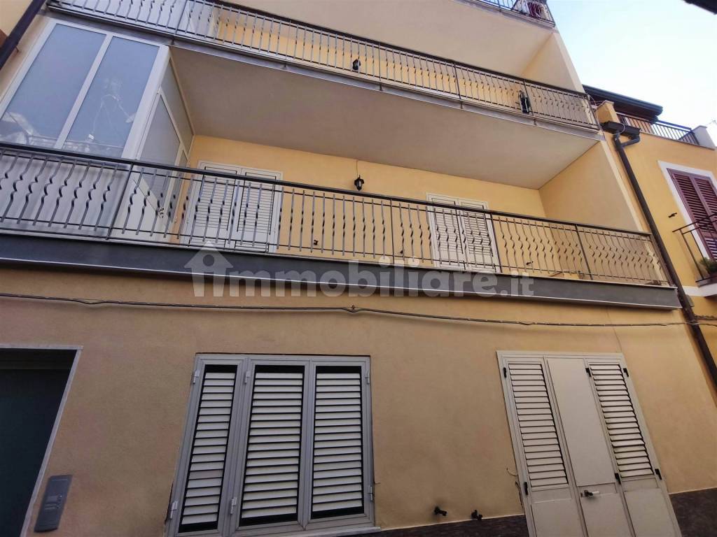 Vendita Appartamento Nizza di Sicilia. Monolocale in via Cavour 18 ...