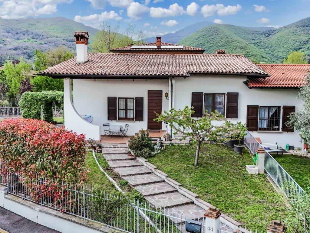 Vendita Villa bifamiliare in via Don Stefano Arici 44 Monticelli ...