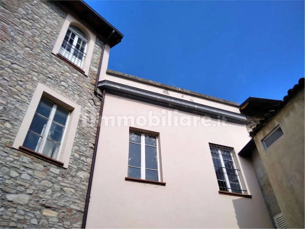 Vendita Villa unifamiliare in piazza Perino Volpedo. Da ristrutturare ...