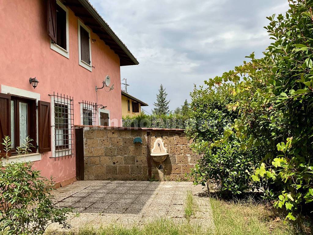 Vendita Terratetto plurifamiliare in via Valle Stanghetta 33 Rocca di ...