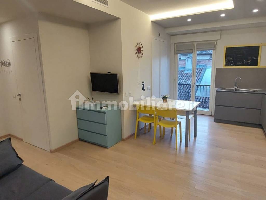 Affitto Appartamento Alba. Trilocale in via Camillo Benso di Cavour ...