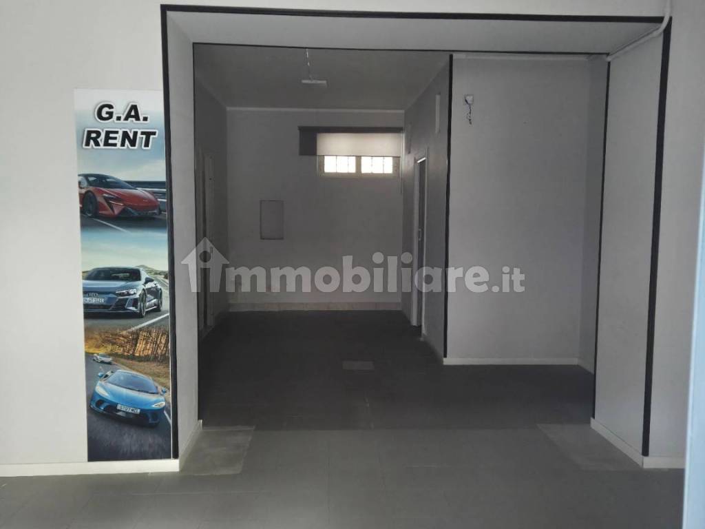 Locale commerciale via Domenico Pirozzi, Frattamaggiore, Rif. 122911412 ...