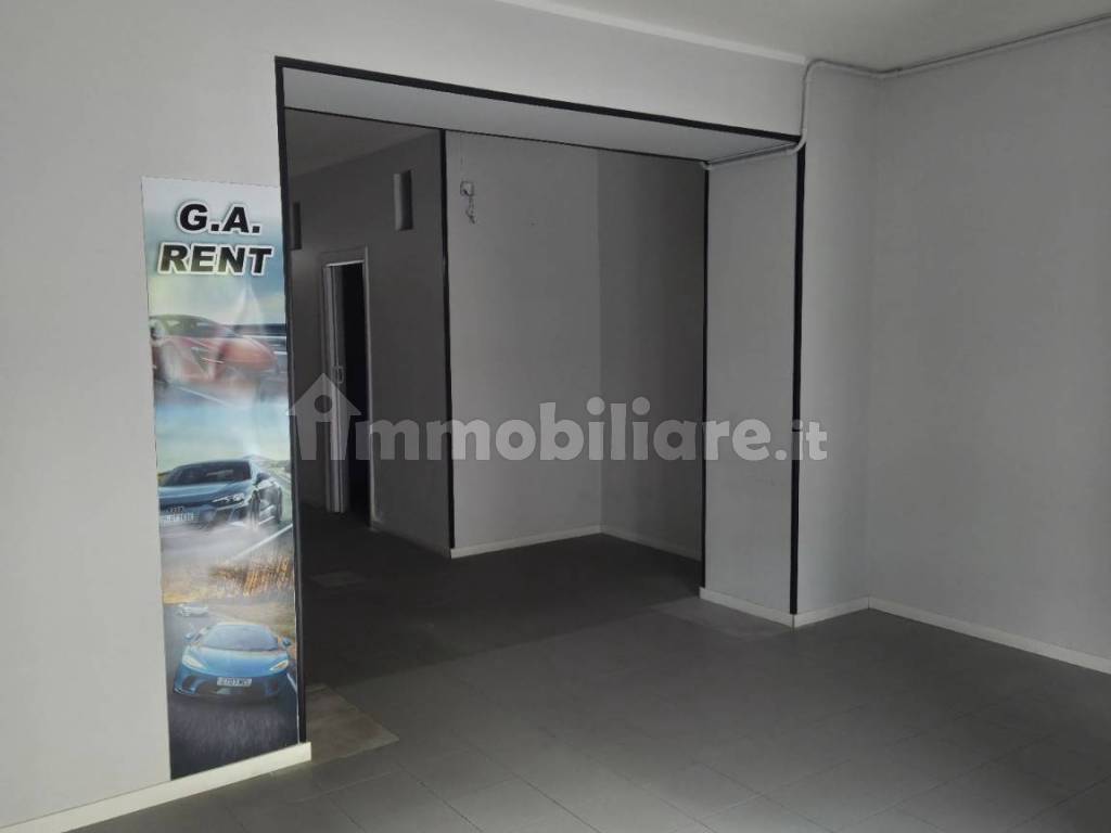 Locale commerciale via Domenico Pirozzi, Frattamaggiore, Rif. 122911412 ...