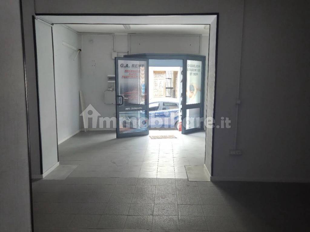 Locale commerciale via Domenico Pirozzi, Frattamaggiore, Rif. 122911412 ...