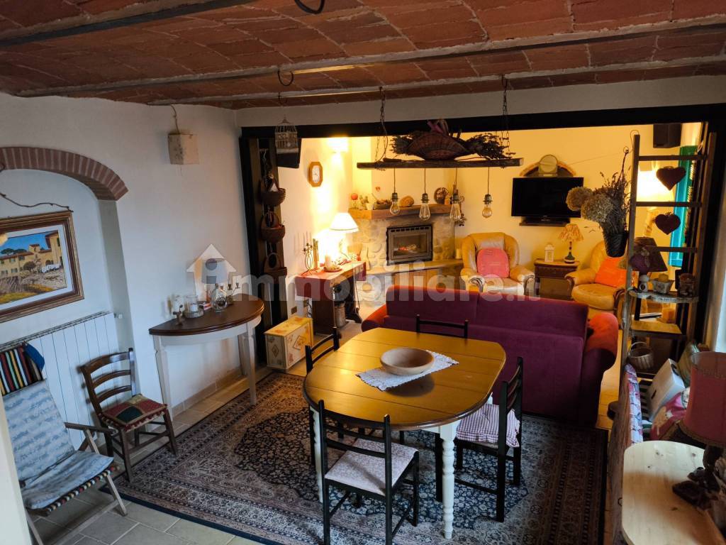 Vendita Terratetto unifamiliare in via Biglio Marliana. Posto auto, con ...