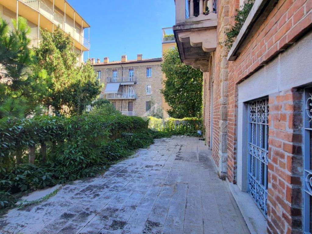 Vendita Appartamento Bergamo. Quadrilocale in via Fra Damiano De ...