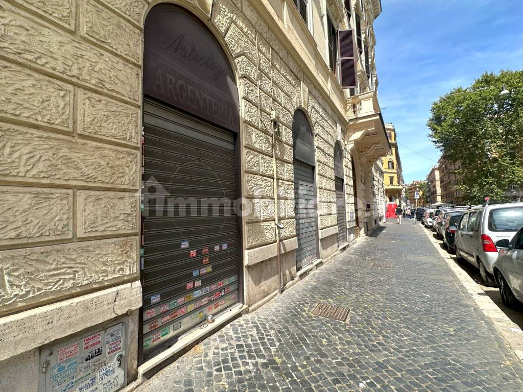 Locale commerciale via Vespasiano 56, Roma, Rif. 122953462 - Immobiliare.it