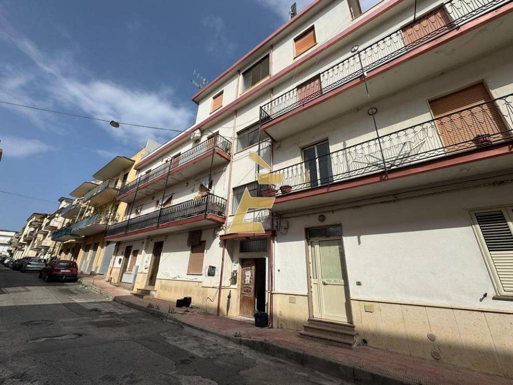 Vendita Appartamento in via F. Ficarelle. Monasterace. Buono stato, con ...