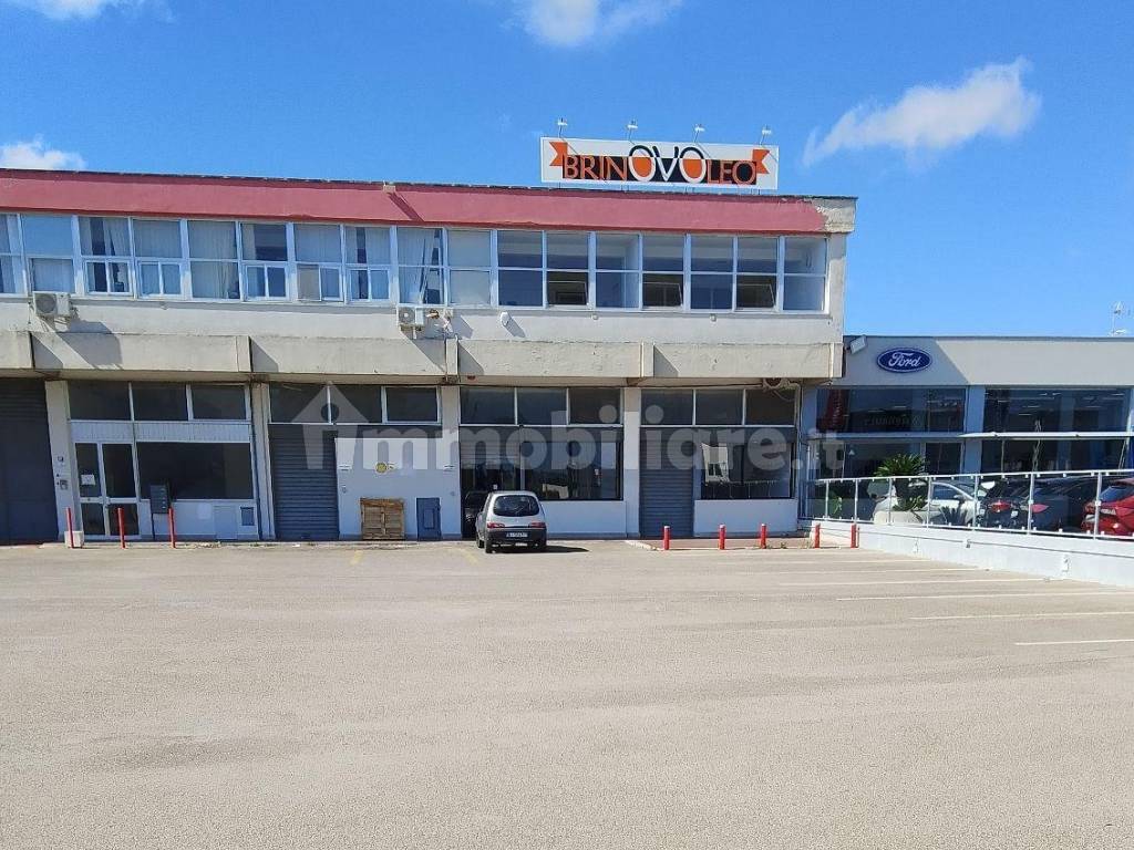 Capannone via Enrico Fermi 42, Brindisi, Rif. 122981916 - Immobiliare.it