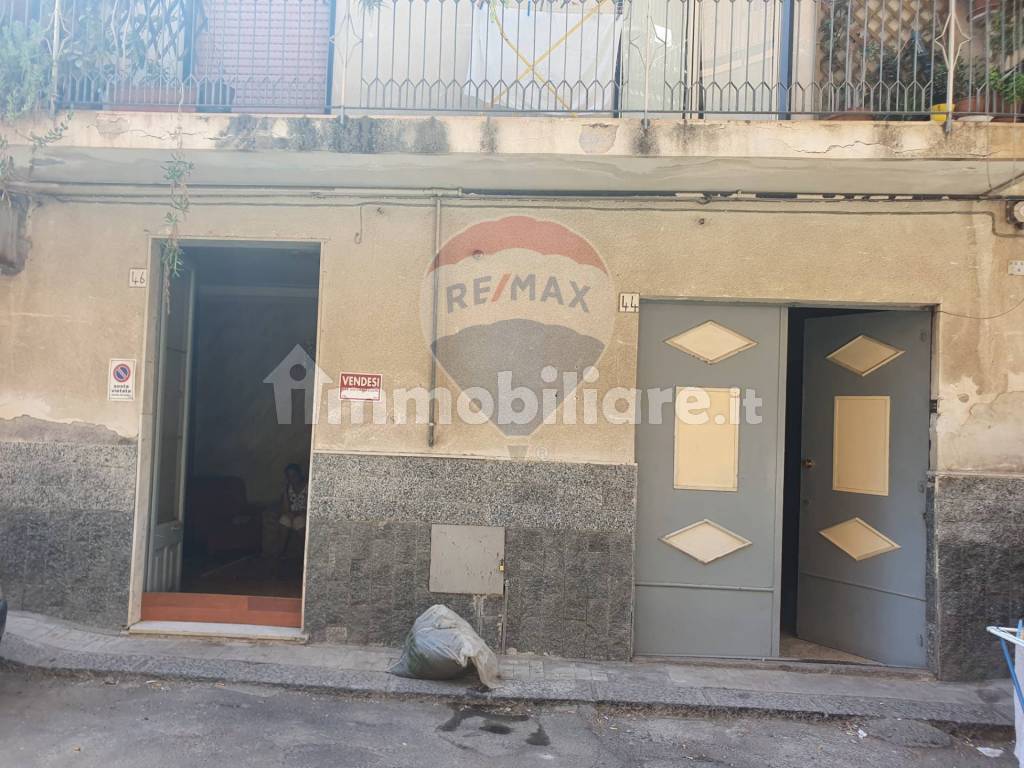 Sale Single-family detached house Paternò. Good condition, parking ...