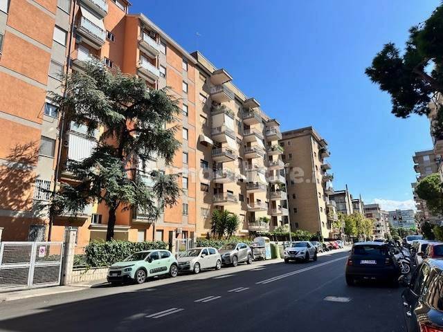 Vendita Appartamento Bari. Quadrilocale in via Papa Pio Xii 58. Da ...