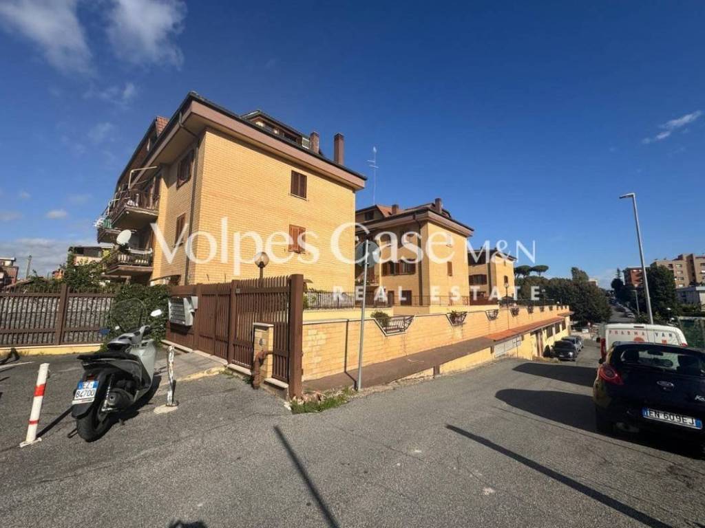 Vendita Mansarda in via Gaetano Lodi Mentana. Buono stato, rif. 123113359