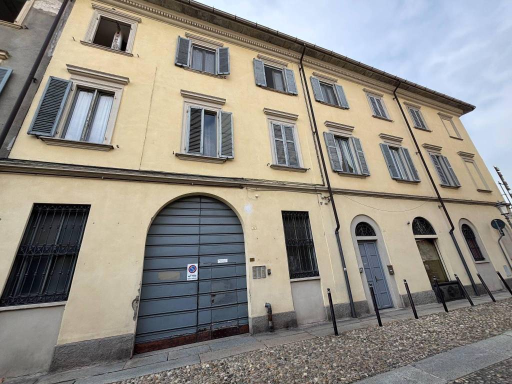 Single room for rent, single room rent via Paolo Nibbia 6 Centro ...