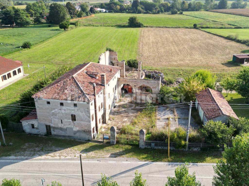 Vendita Casale Villa Estense. 850 m², rif. 123166953