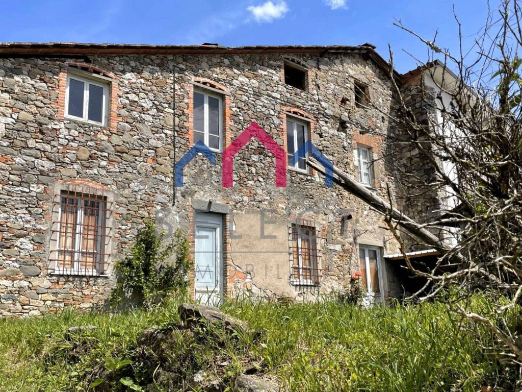 Vendita Rustico in Valdottavo Borgo a Mozzano. Da ristrutturare, 220 m² ...