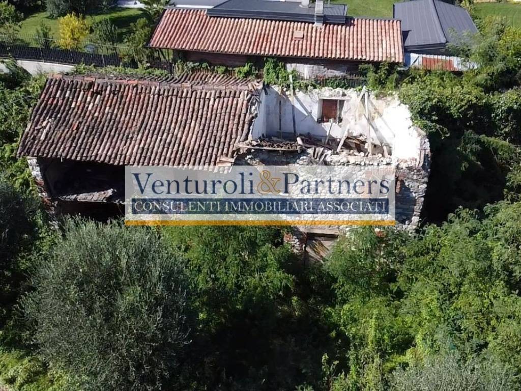 Vendita Cascina in via Ronchi Padenghe sul Garda. Da ristrutturare ...