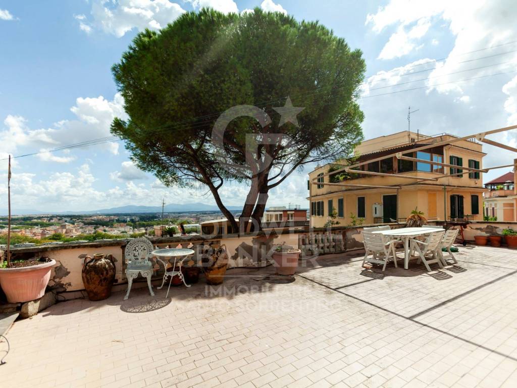 Vendita Villa unifamiliare in via Fratelli Bandiera 23 Roma. Da ...
