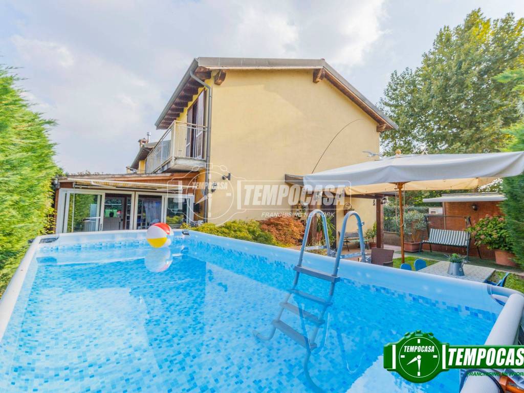 Vendita Villa unifamiliare in via Glicine, Pairana Landriano. Buono ...
